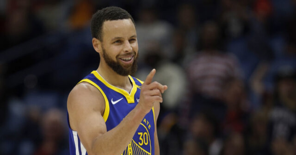 3점슛으로 끝냈다! '커친놈' 커리, 3점포 7방 36득점 폭발…'33득점' 요키치에게 판정승→GSW 5연승 고공비행