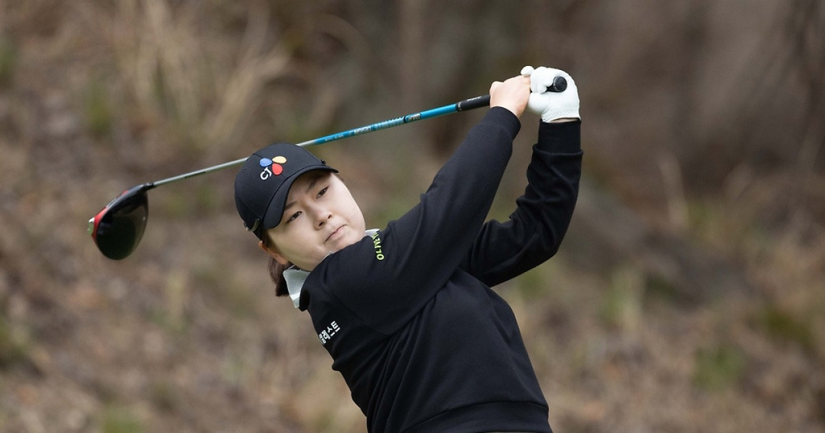 사흘 내리 60대 타수 홍정민, KLPGA 3년 만에 우승 기대