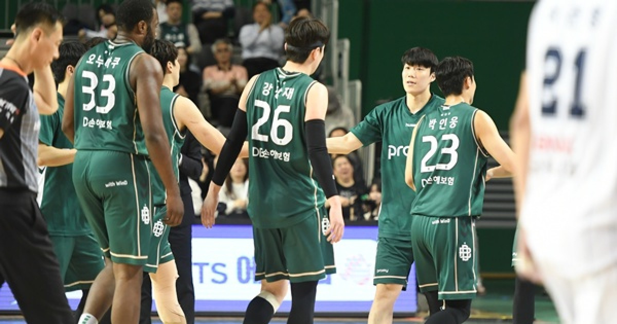 '알바노 22점' DB, KCC 꺾고 6강 PO행 희망 살려…정관장과 최종전
