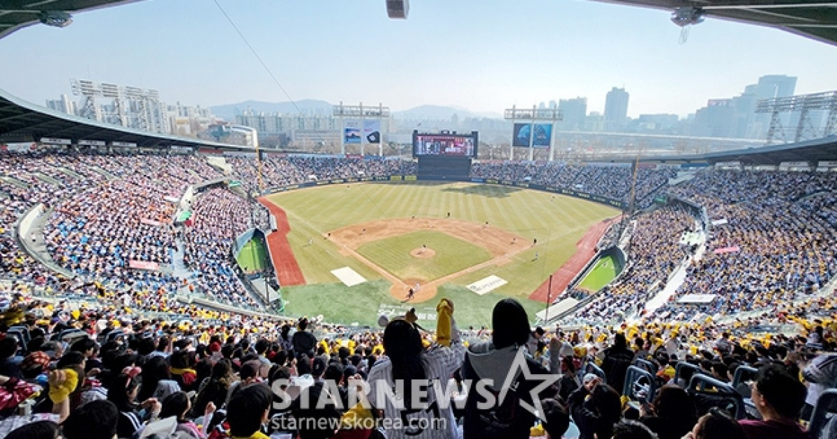 '뜨거운 열기' LG-KIA 잠실벌 빅매치 2만 3750석 매진 [잠실 현장]