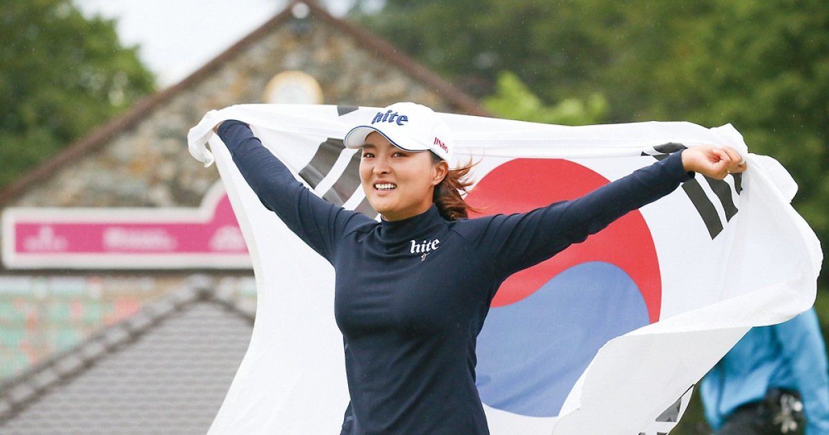 민학수의 골프 오디세이 [Interview] KLPGA 22년 역사 담은 사진전 연 박준석 작가 | “태극기에 울먹인 고진영, 아버지와 웃던 박인비, 마법 샷 김세영”
