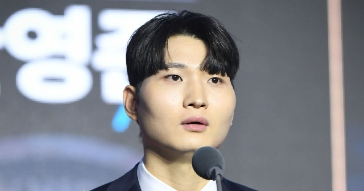 안영준 첫 국내선수 MVP! ‘만장일치’ 워니 최다 외국선수 MVP!…‘亞 쿼터’ 카굴랑안, kt 첫 신인왕 역사(종합) [KBL 시상식]