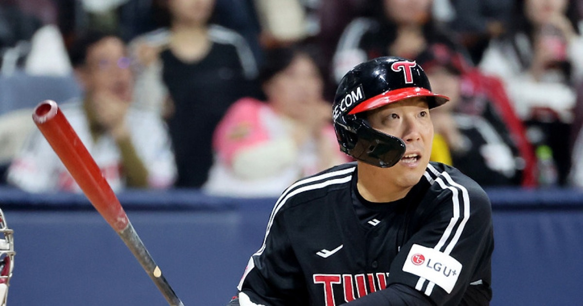 '타격 기계' LG 김현수 KBO리그 통산 역대 4번째 2400안타 달성