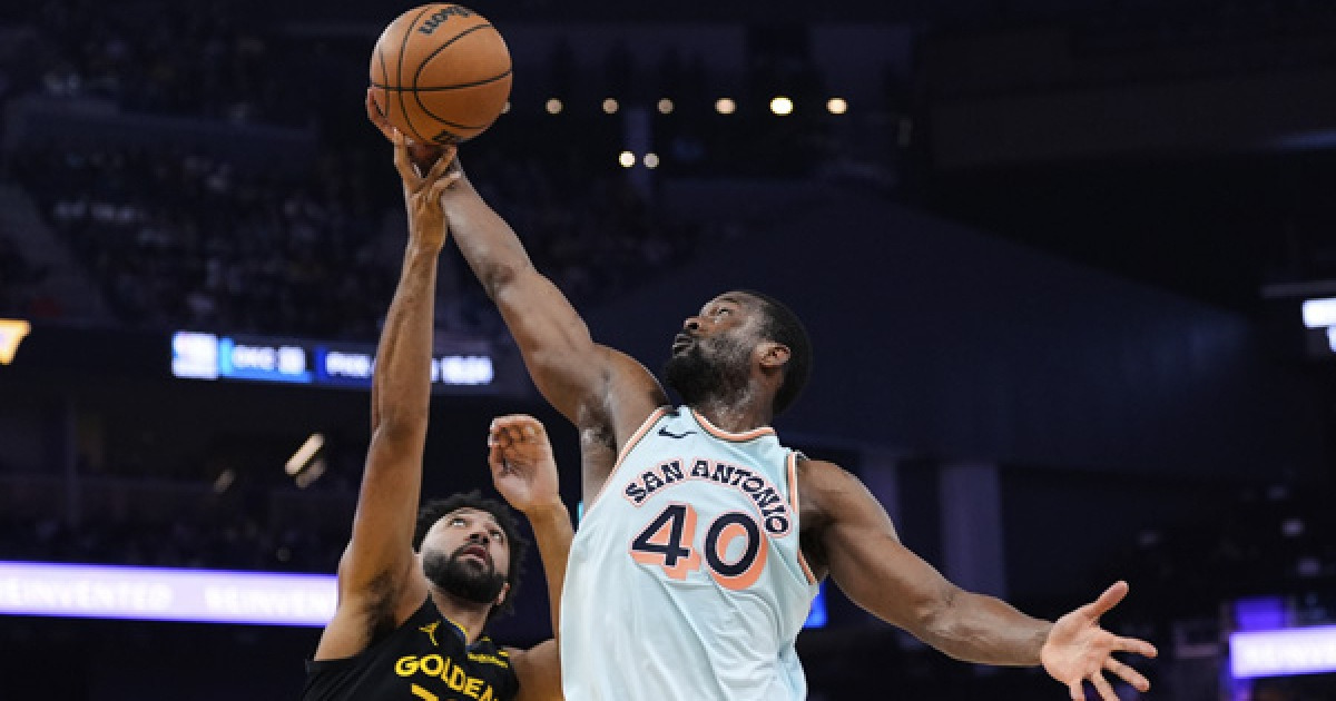 샌안토니오, 해리슨 반스 버저비터 앞세워 GSW에 고춧가루 투척! [MK현장]