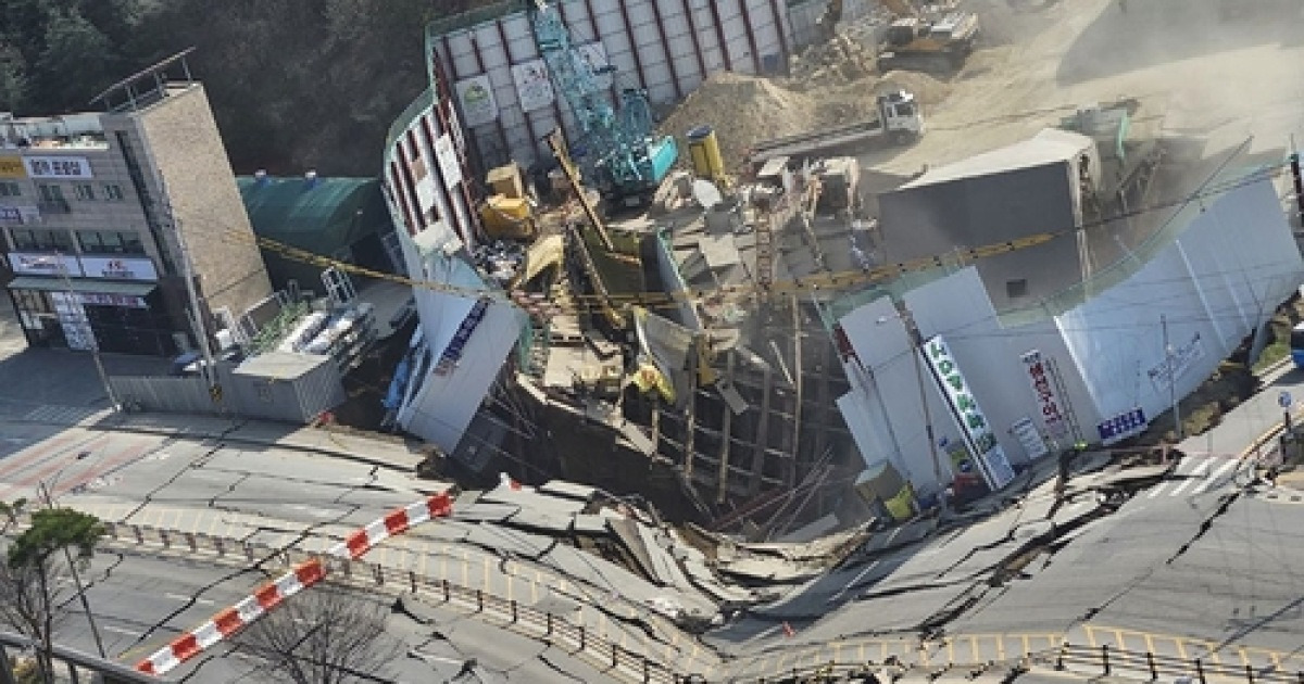 Search for 1 missing in subway construction site collapse enters 2nd day