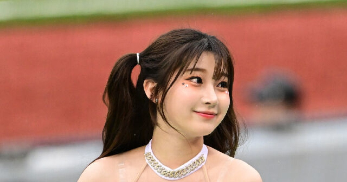 선수보다 더 많은 계약금 받은 치어리더 '삐끼삐끼' 이주은, LG 유니폼 입고 첫 응원 어땠나 [유진형의 현장 1mm]