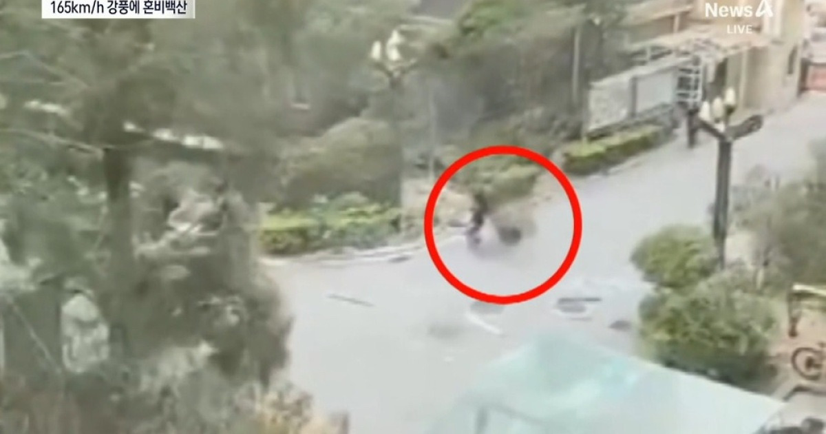 中 최대 시속 165km 강풍…“체중 50kg 미만은 외출 자제”