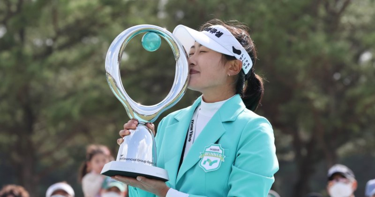 '無名 반란'… 김민주, KLPGA iM금융오픈 초대 챔프 등극