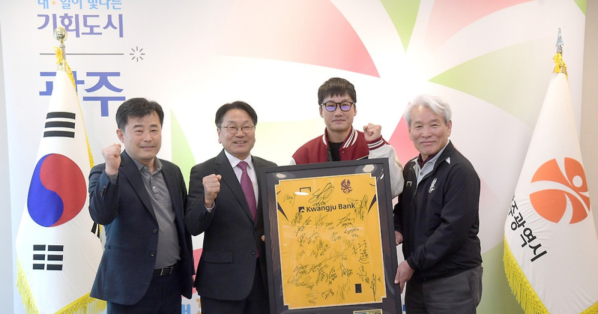 "ACLE 4강 간다"…광주FC 이정효 감독과 선수들 선전 다짐