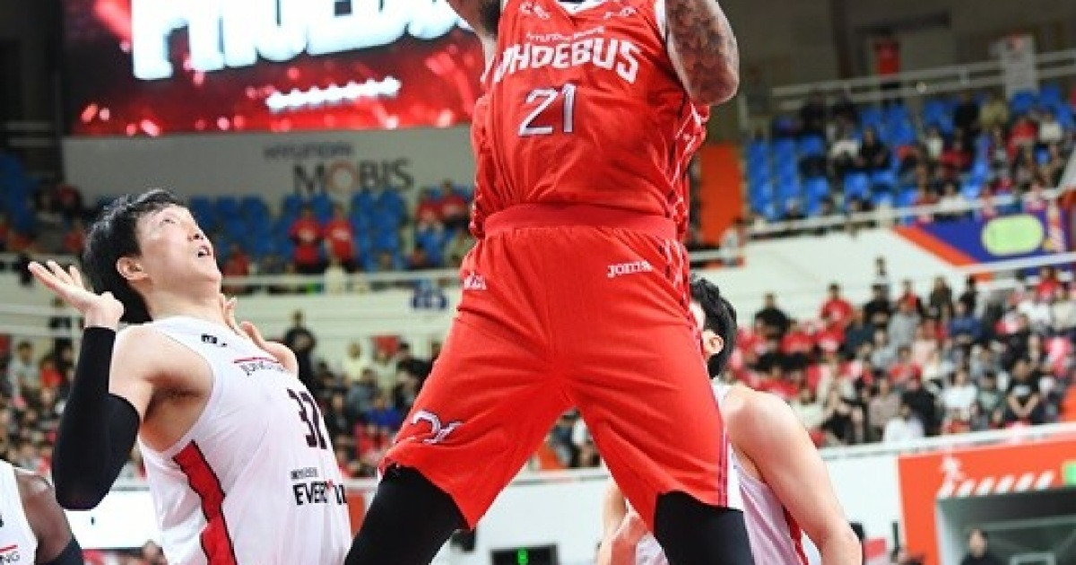 [KBL 6강 PO] 전반전 2점->3Q 7점->4Q 11점, 숀 롱의 비결은 ‘박무빈’?