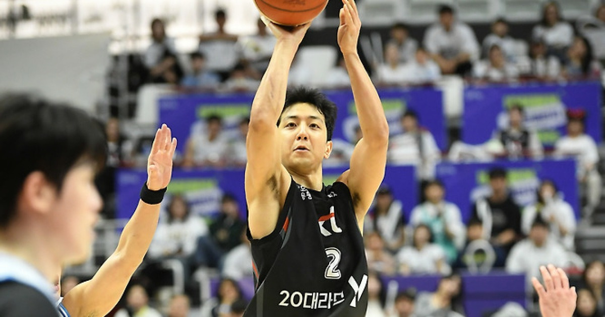 1옵션 해먼즈 2G 연속 부진에도 KT 승리…‘허훈 18점’ 맹활약에 시리즈 원점