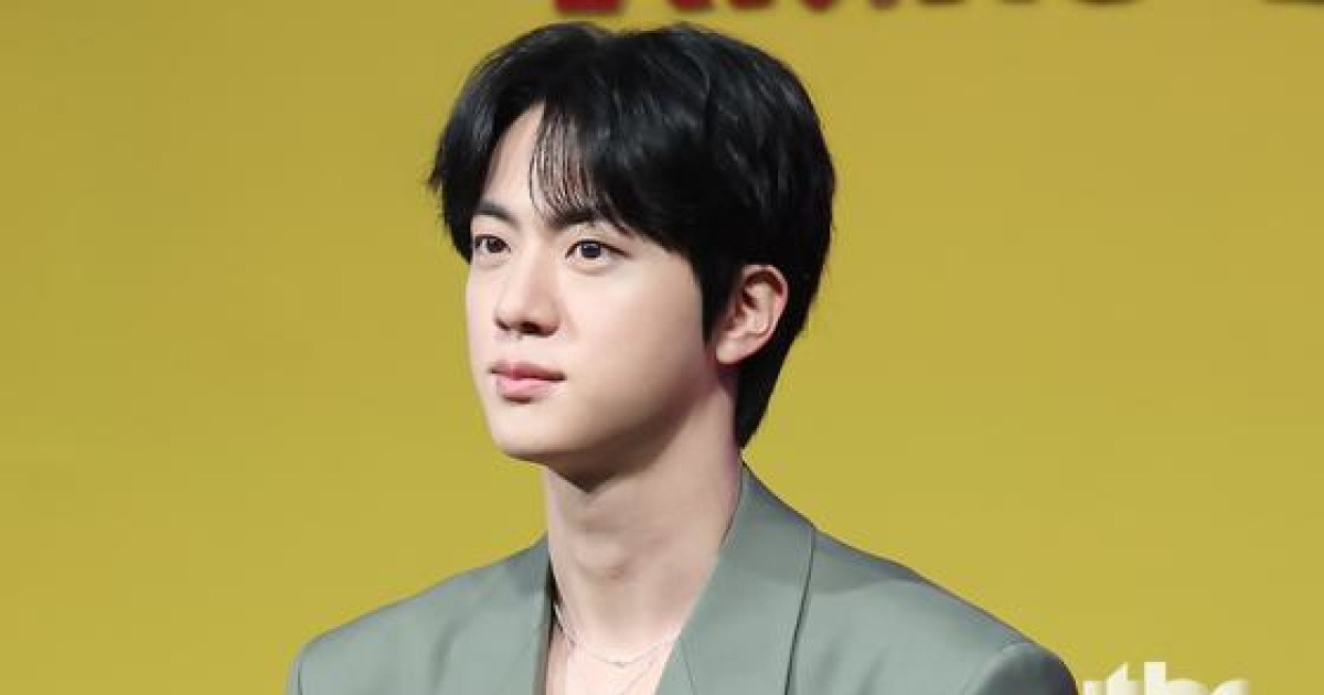 BTS 진 “대상 받아도 연락 없던 친구들, '기안장' 보고 '재미있다'고”
