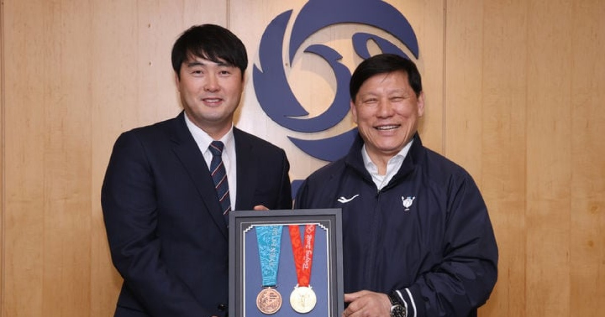 ‘2008 금메달 주역’ 정대현, 올림픽 메달 KBO에 기증
