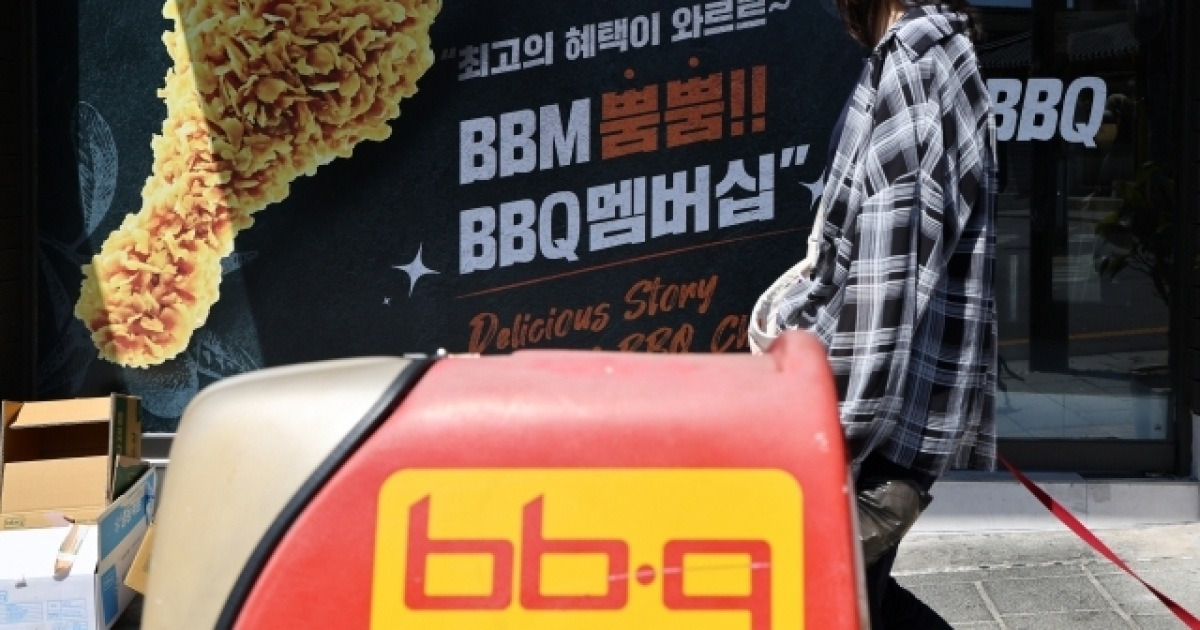 불붙는 치킨업계 경쟁…BBQ-bhc 매출 차이 봤더니