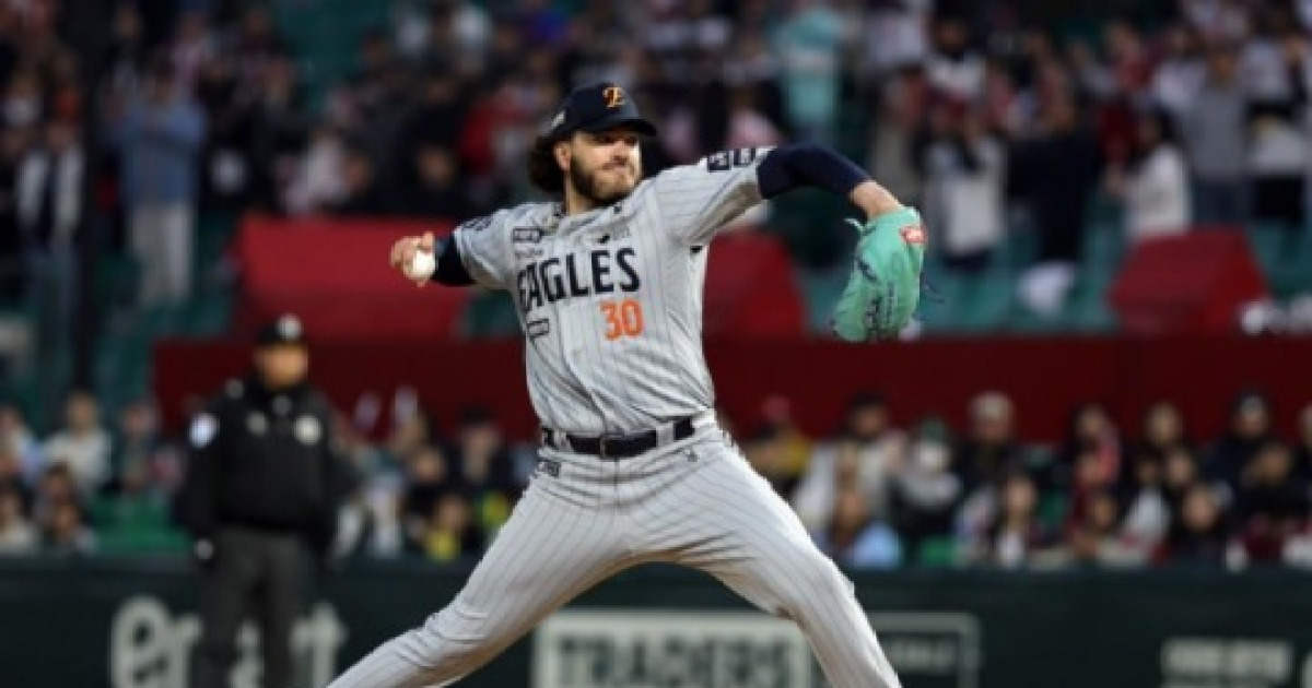 폰세, 1피안타 12K '압도적' 호투... 한화, SSG에 2-0 승리