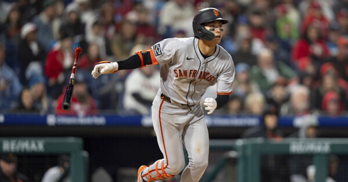 헬멧 벗어져라 뛴 이정후, 2루타 MLB 1위 등극…타율 0.338+OPS 1.042 도달