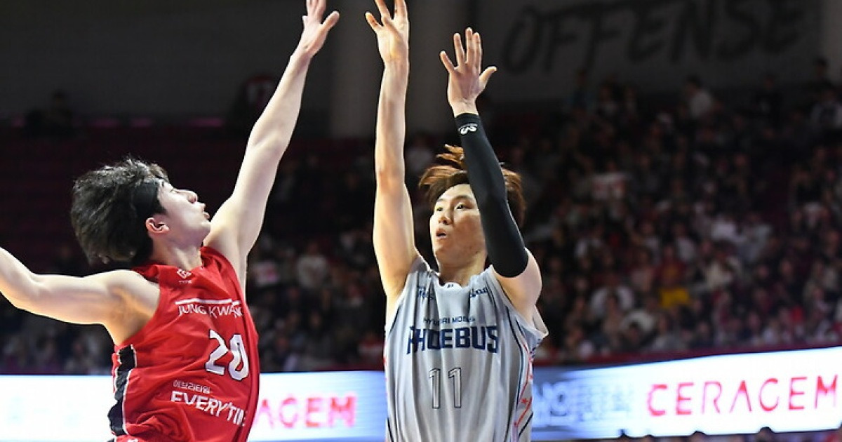 [KBL 6강 PO] '삼각편대 맹위' 현대모비스, 접전 끝에 정관장에 승리... 3전 전승으로 4강 진출