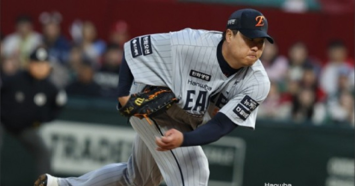한화 류현진, 프로 데뷔 20년 만에 KBO 통산 110승 달성... SSG전서 시즌 2승째