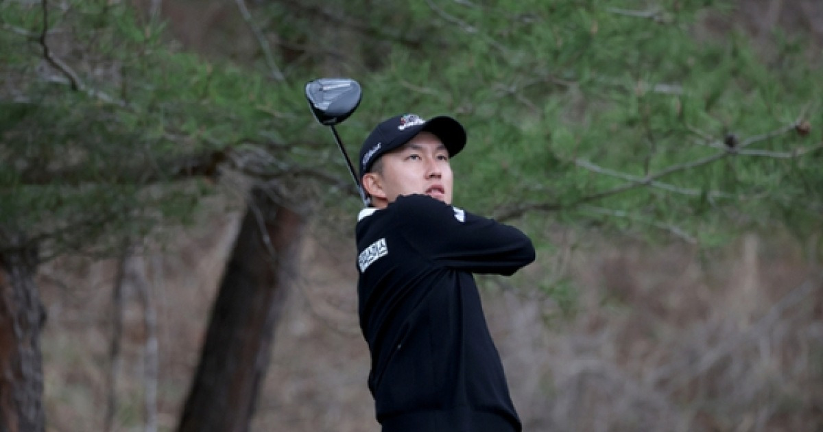 확 바꾼 김백준, 첫 승 보이네…KPGA 개막전 2타 차 단독 선두