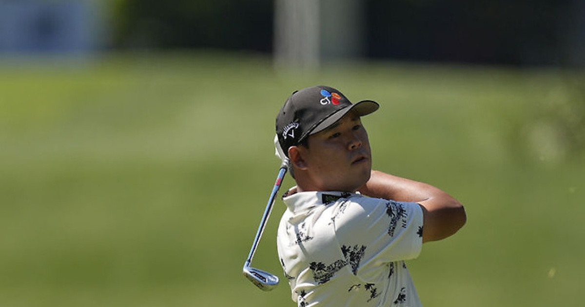 7타 줄인 김시우, PGA 투어 RBC 헤리티지 2R 공동 2위