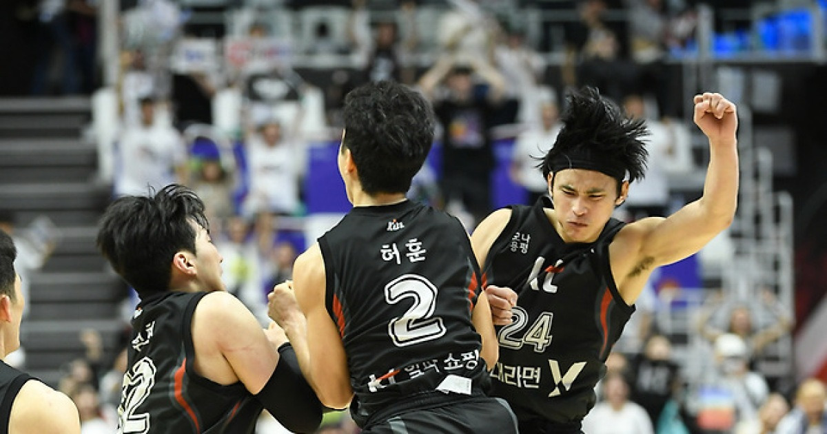 ‘허훈 2.8초 결승골’ KT, 가스공사 잡고 6강 통과…SK-KT, LG-현대모비스 ‘4강 대진’ 완성