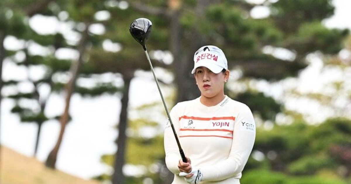 모처럼 우승 기회 맞은 홍지원 "원래 수비형이지만, 후회없이 공격적으로" [KLPGA]