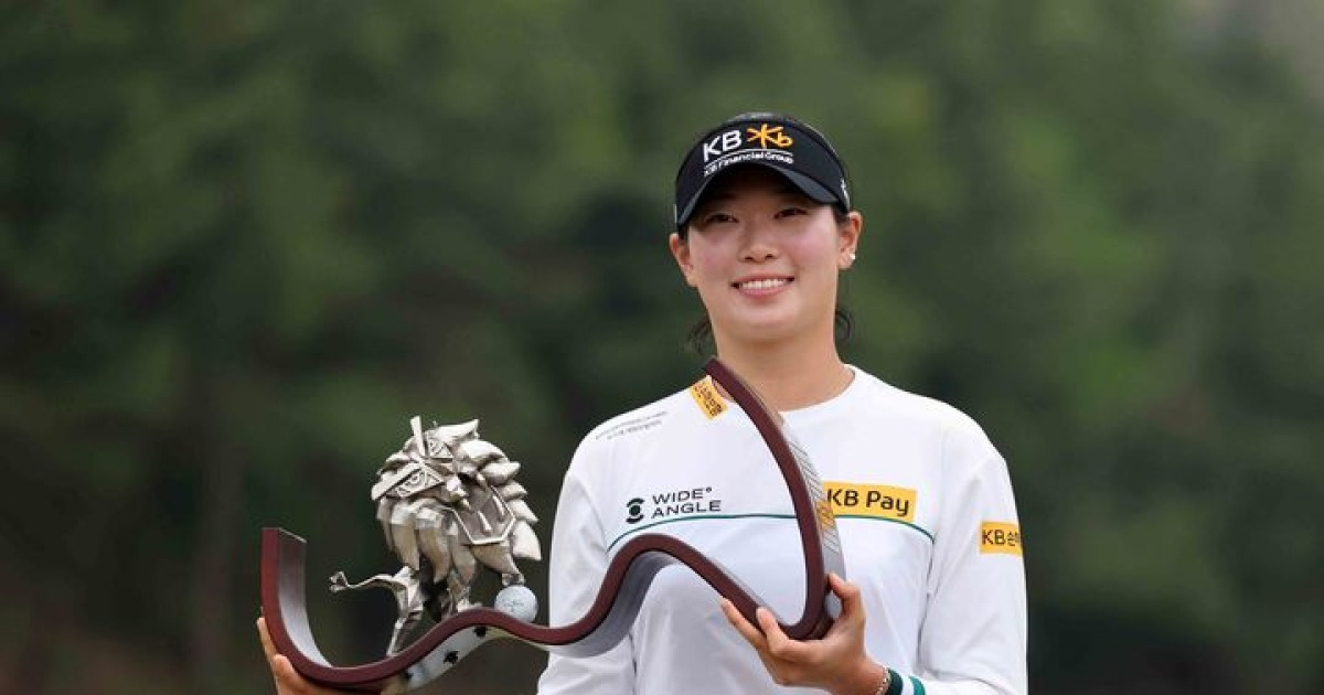 방신실, 1년 6개월만에 KLPGA 3승…"우승 간절했다, 선물처럼 찾아와"(종합)