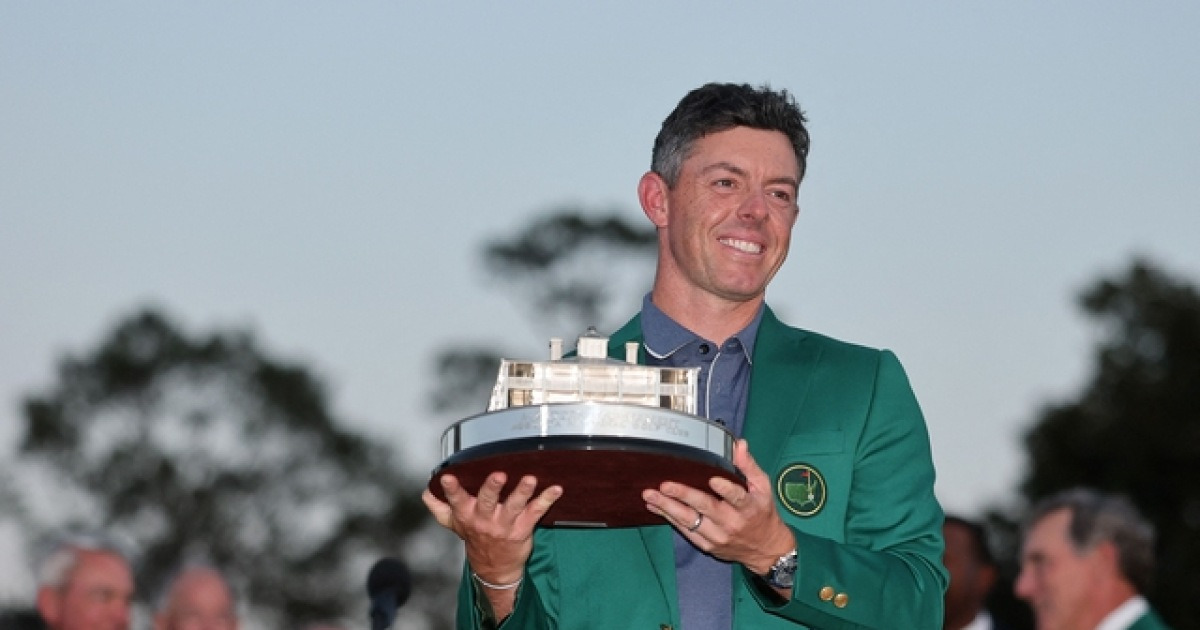 ‘꿈이 이뤄졌다’ … 그린 재킷 입은 사진 올린 매킬로이[SNS ZONE]