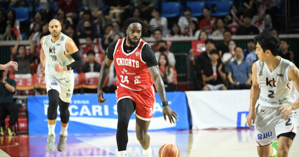 [KBL 4강 PO 리뷰] ‘후반 워니 폭발’ SK, KT 꺾고 1차전 승리… 77.8% 확률 잡았다