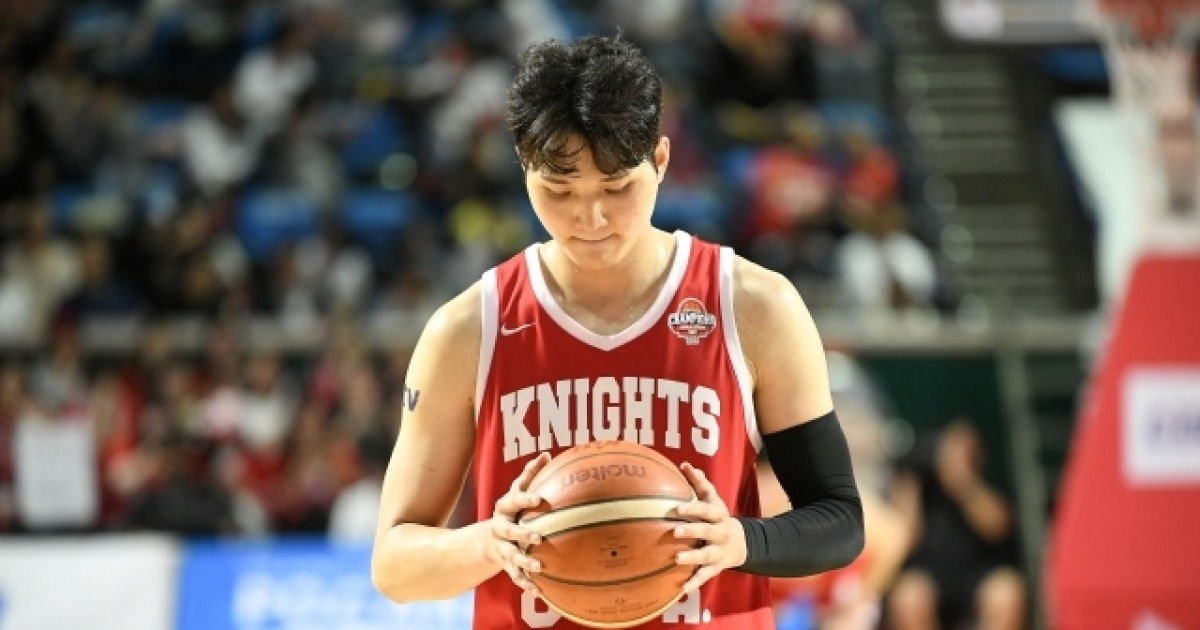 ‘MVP’ 안영준 괜찮나? 허훈과 충돌 후 뇌진탕 증세…SK “괜찮다고 하지만 24일 체크 필요” [KBL PO]