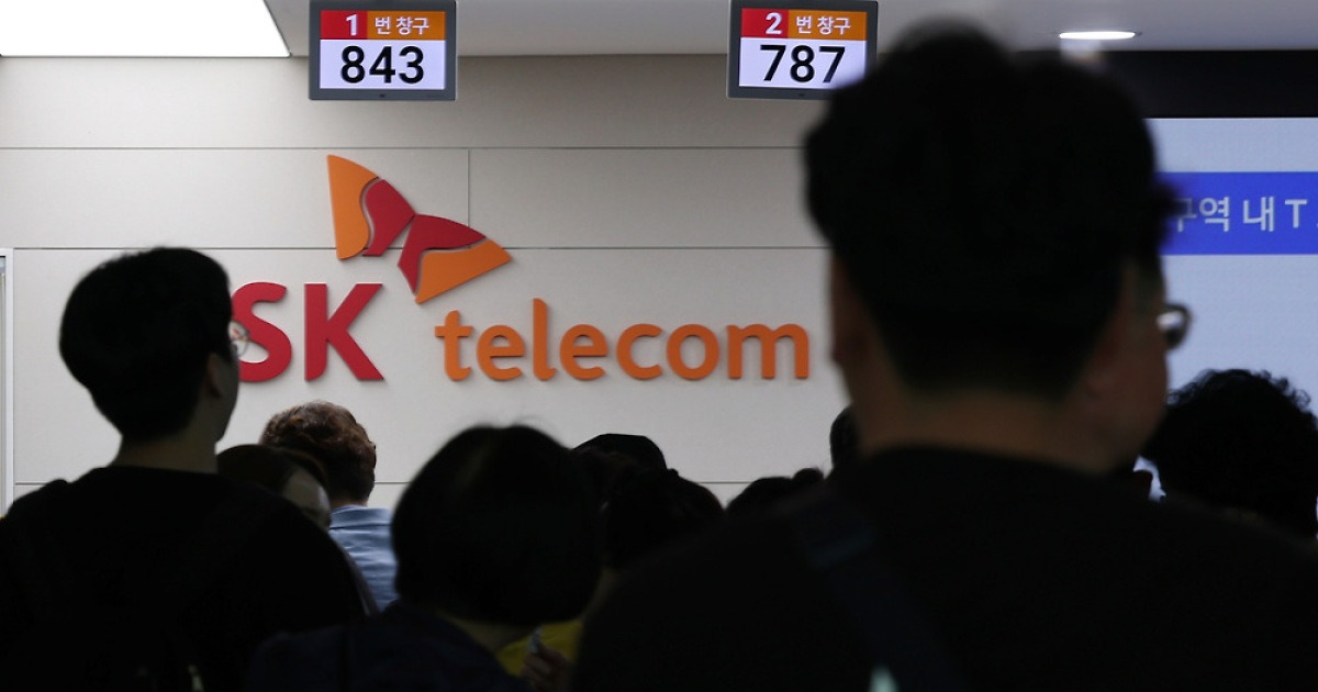 SKT 유심 교체 첫날…인천공항