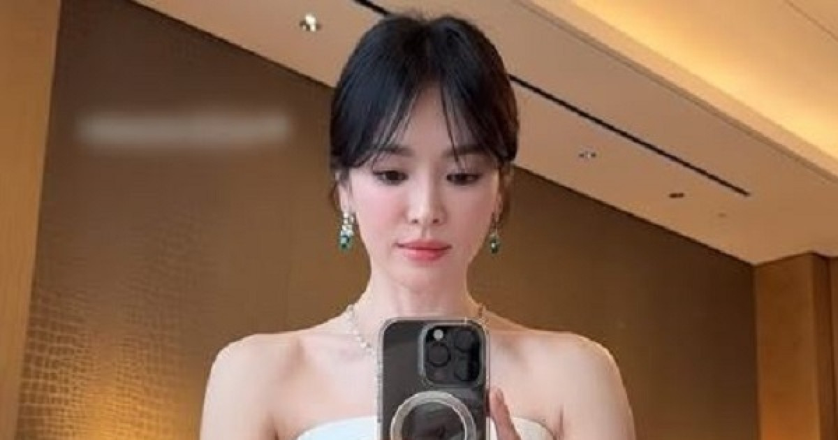 45kg 송혜교, 파격 노출 의상 공개… 체형 유지하는 ‘두 가지’ 비법은?