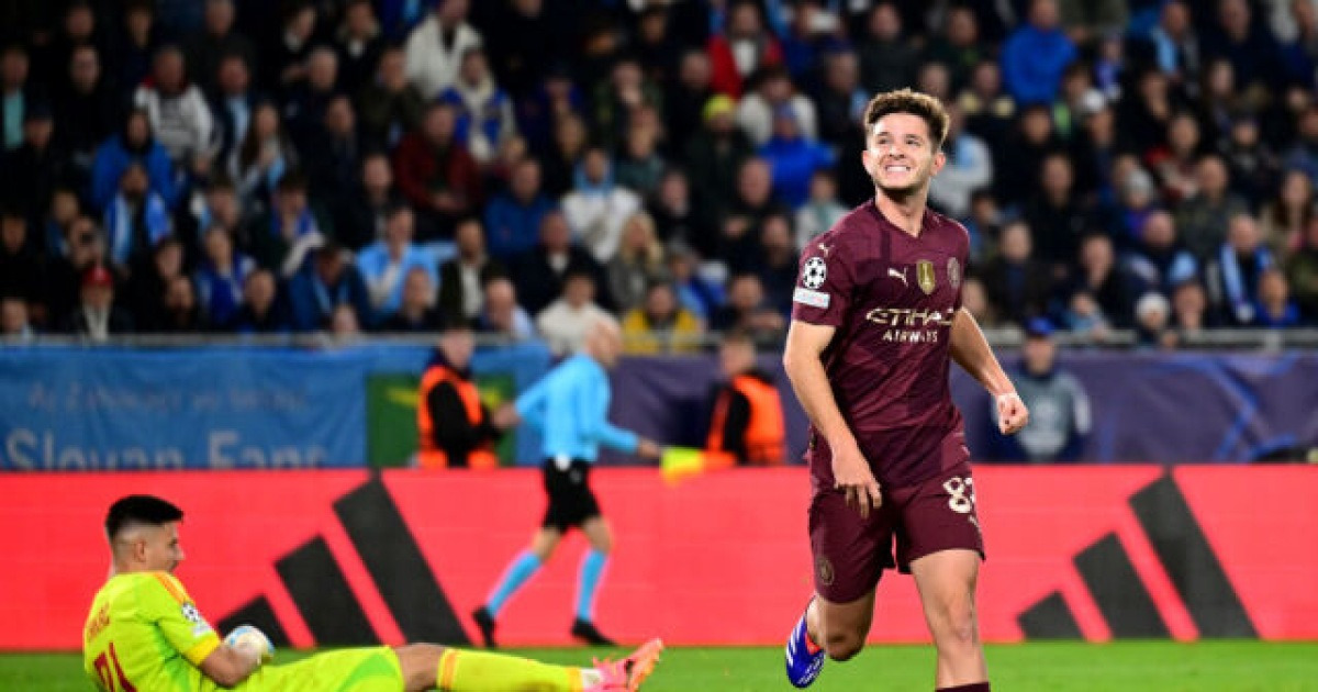 맨유, 22살 라이벌팀 MF ‘깜짝 영입설’에 팬들 ‘大충격’…25경기 7골 폭발→주전 불확실에 이적 추진→EPL득점왕 테베스 이후 16년만에 역대 15번째 주인공 ‘이례적’