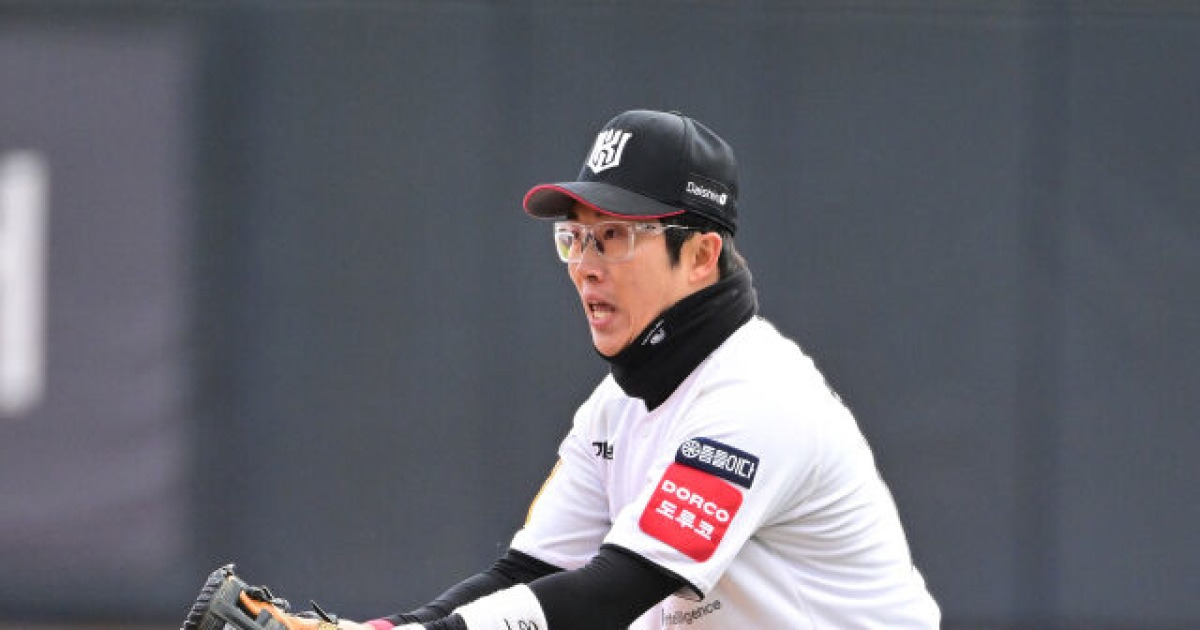 'KT 또 부상자 발생' 두산→KT FA 3루수 2군行, 좌측 햄스트링 부상→2주 휴식…오윤석도 부상으로 1군 말소