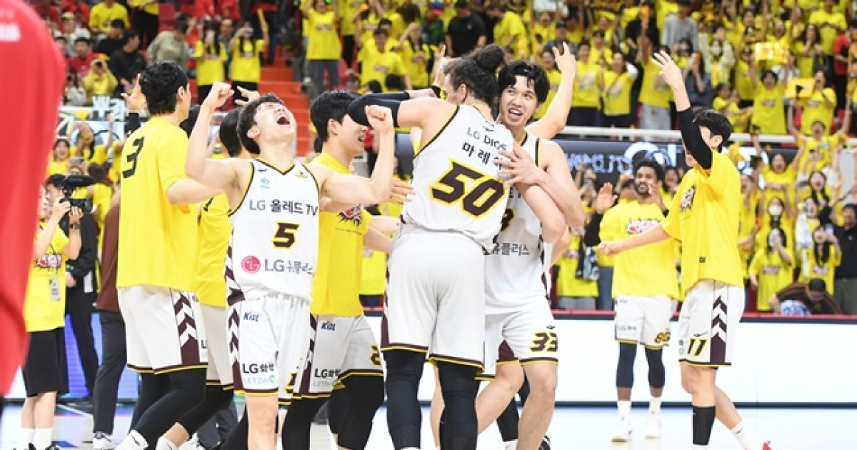 LG '28년 무관 恨' 풀러 간다! 3전 전승 챔프전 진출→'쌍둥이 감독' 대결서 완승 [KBL 4강PO3 리뷰]