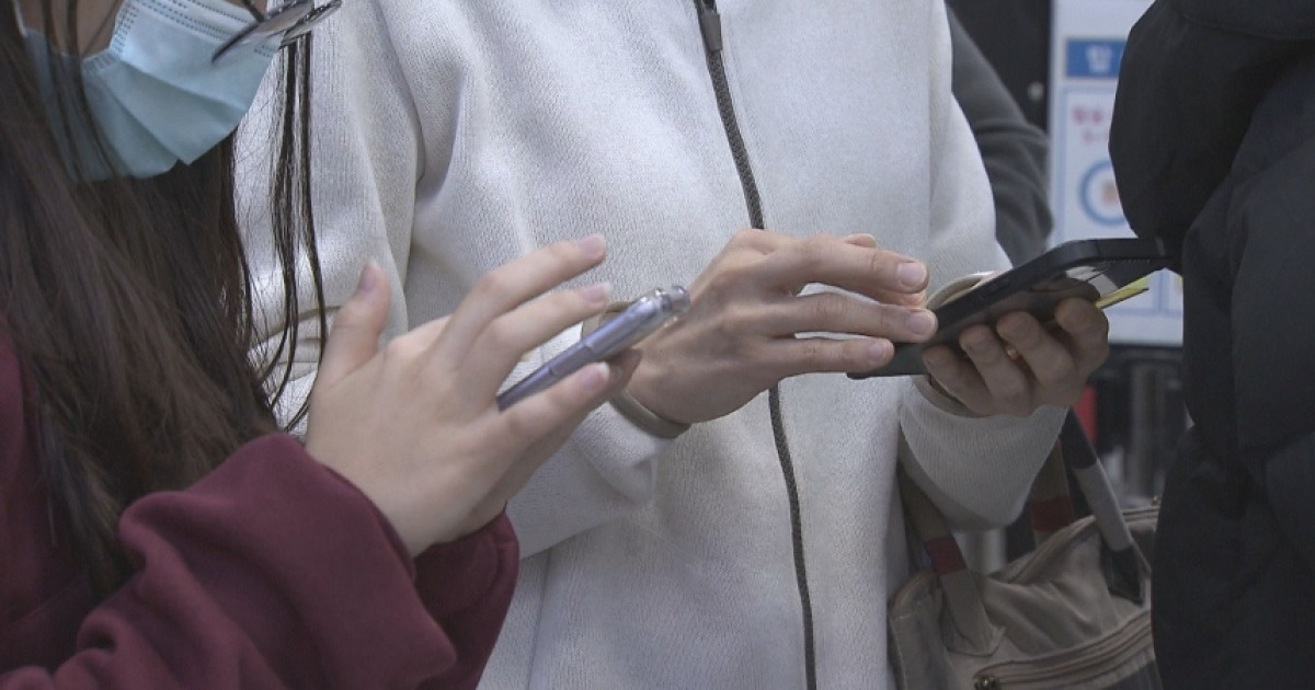 유심 교체 첫날 3만4천명 '탈SKT'...60% KT로·40% LG로