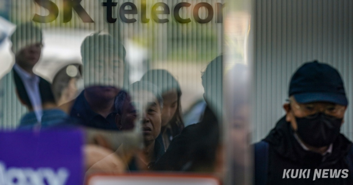 SKT 유심 대란…‘2500만’ 사용자에 재고 100만개 뿐 [쿠키포토]