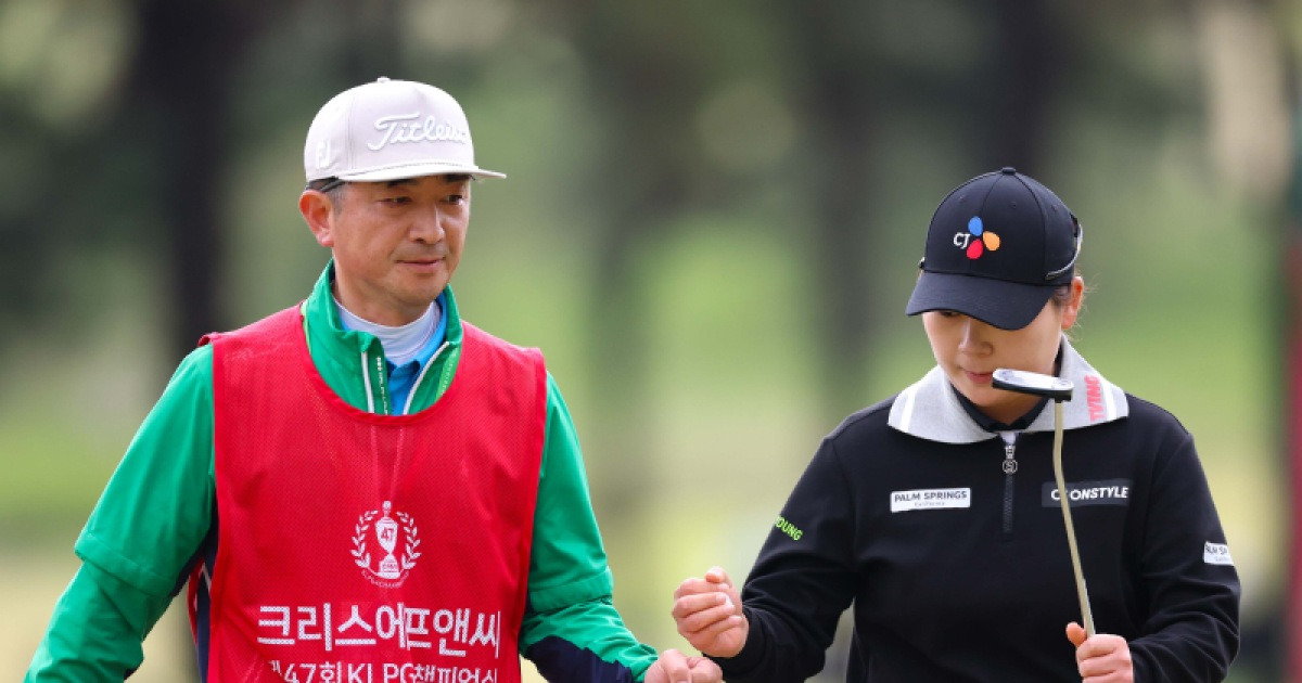 홍정민, 크리스에프앤씨 KLPGA 챔피언십 3R 5타 차 단독 선두 점프