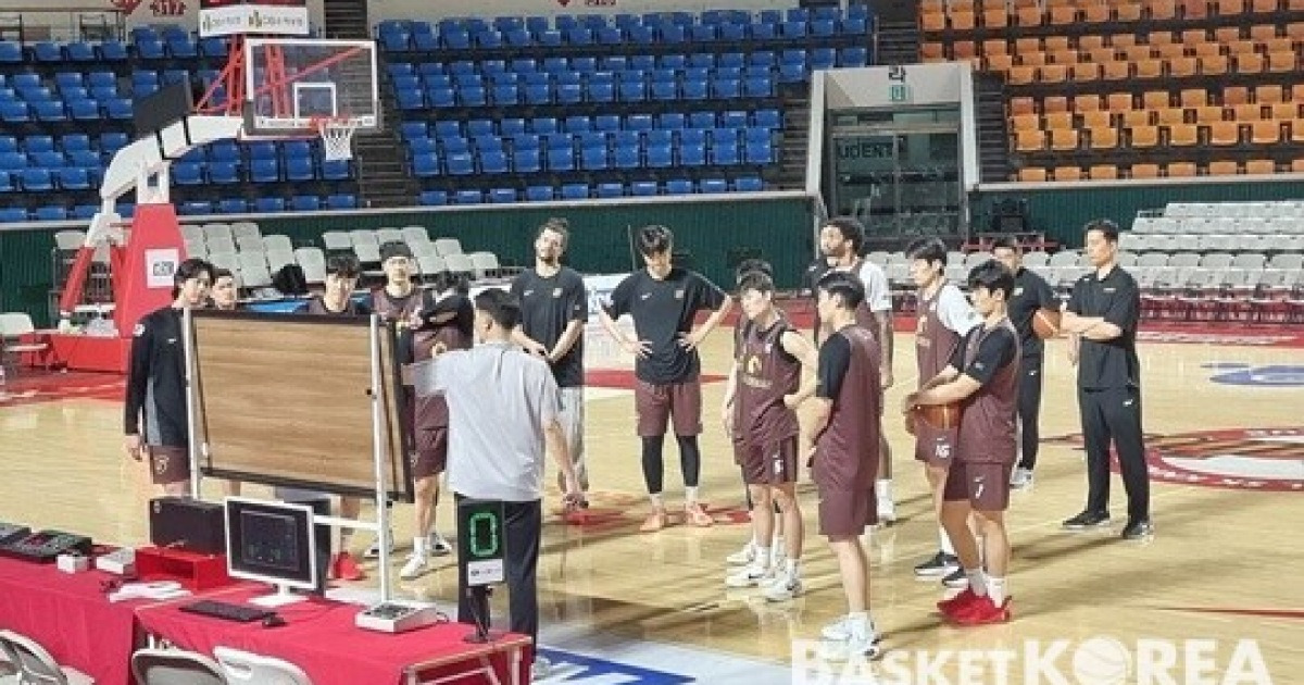 [KBL FINAL 훈련] 야구장에는 트윈스의 시합, 잠실학생체육관에는 세이커스의 연습