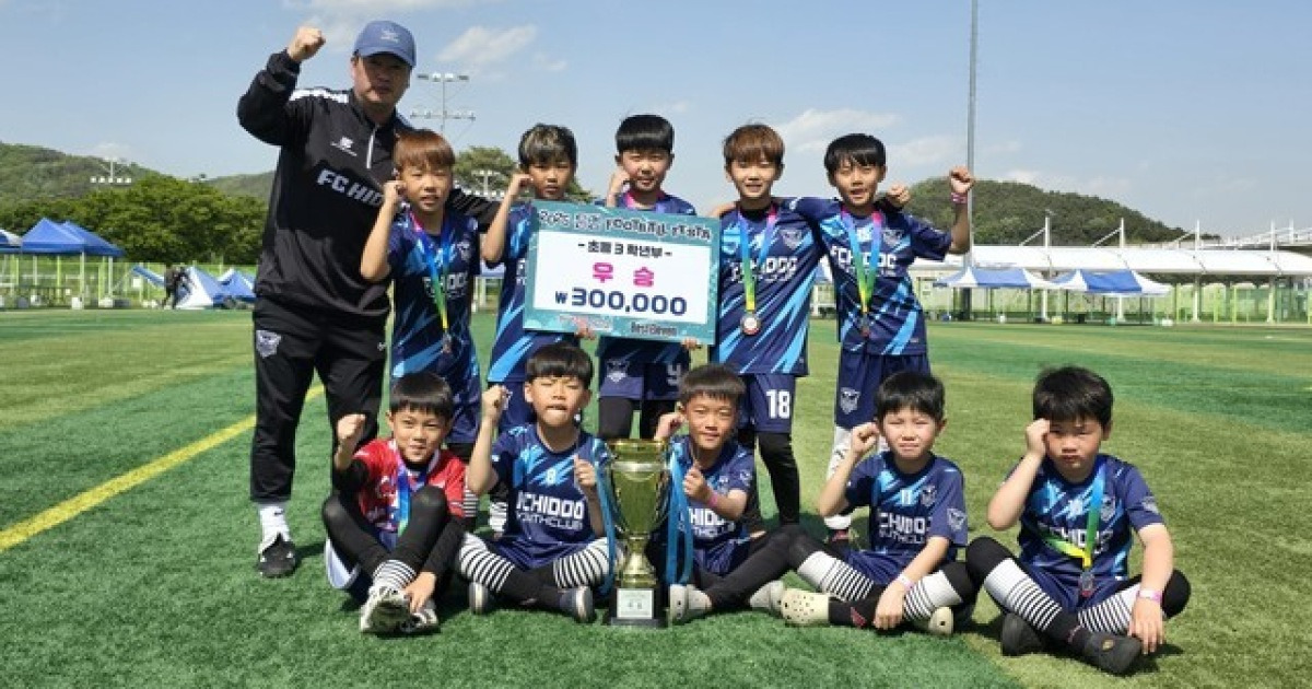 [b11 현장] 전승에 화끈한 화력쇼… 문경 풋볼페스타 3학년부 챔프 세천 하이두 FC, 윤상호 감독 "정말 애지중지하고 있다"