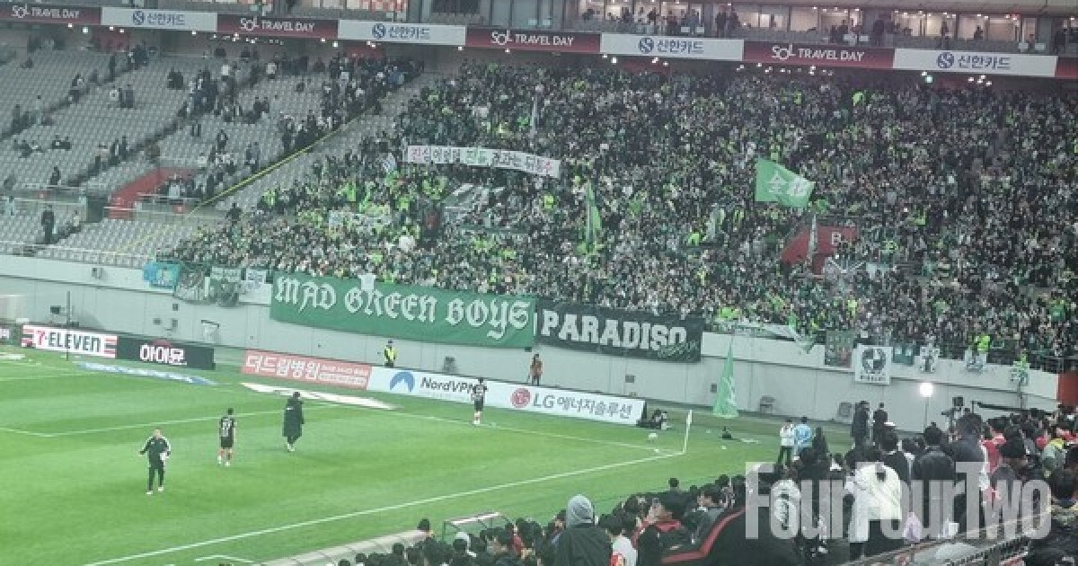 [k1.live] 고개 숙이며 인사한 김진수, 전북 팬들은 “뒤통수” 걸개