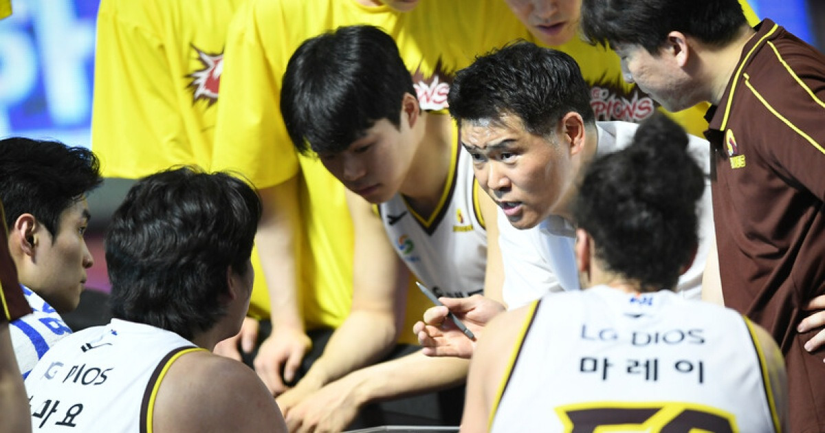 [KBL FINAL 경기 후] 조상현 LG 감독, “원하는 방향대로 나왔다” … 전희철 SK 감독, “오늘은 3개가 다 안 나왔다”