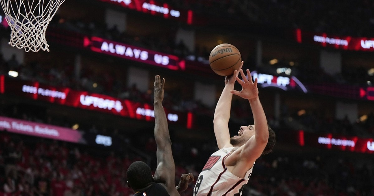 그린 '철벽 수비'…골든스테이트, 휴스턴 꺾고 NBA PO 2라운드로