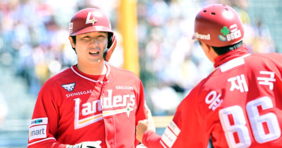 SSG 최정, KBO 역대 최초500 홈런 달성 ‘-2’