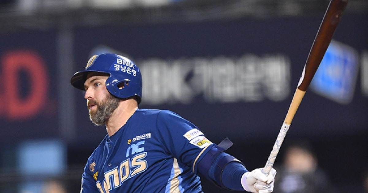 '데이비슨·김형준 홈런' NC, KT 6-3 격파…4연승 질주