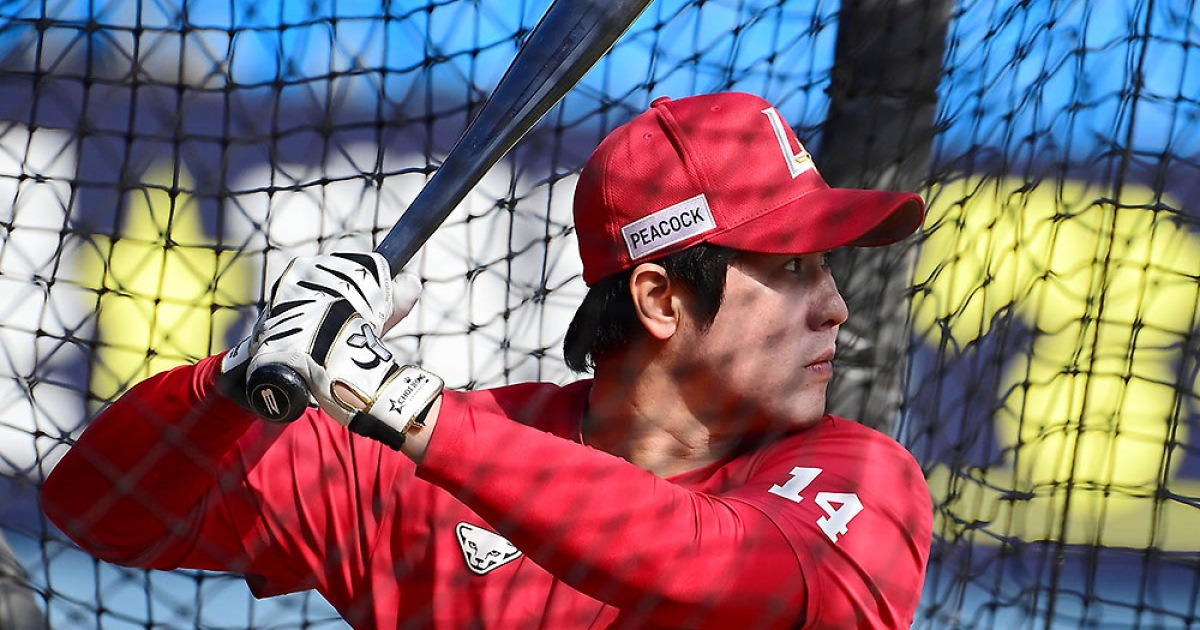 타격폼이 27가지라고?…KBO 최초 500홈런 '-2' 최정이 KBO 최고 타자일 수밖에 없는 이유 [사직 현장]