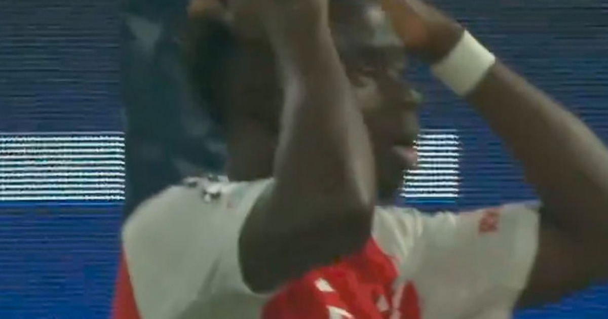 [UCL ISSUE] 빈 골대에 '뻥'…아스널 팬들 뒷목 잡게 한 '빅찬스 미스'