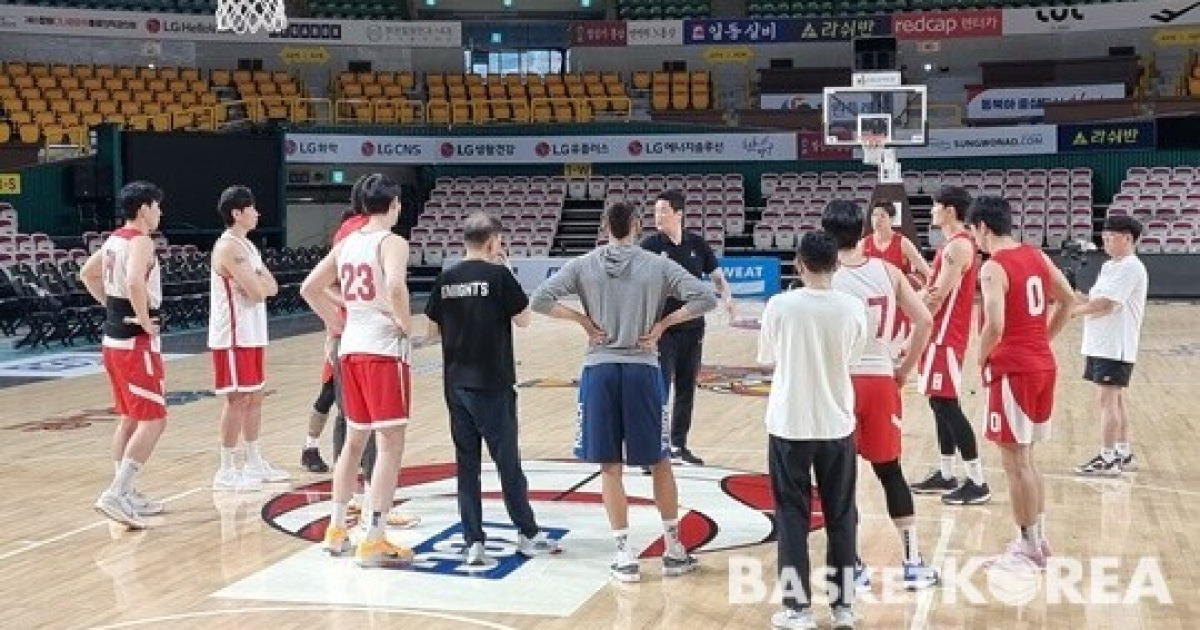 [KBL FINAL 훈련] 전희철 SK 감독이 선수들에게 남긴 말, “서로를 믿어야 한다”