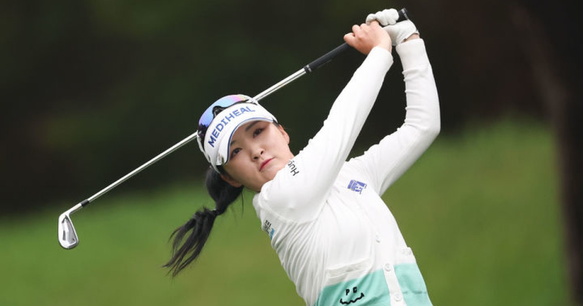 '11언더파' 이예원, KLPGA투어 NH투자증권 이틀 연속 선두