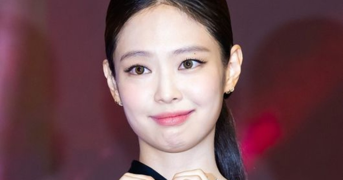 제니, 'like JENNIE' MV 1억 뷰 돌파..올해 K팝 최초 신기록 [공식]